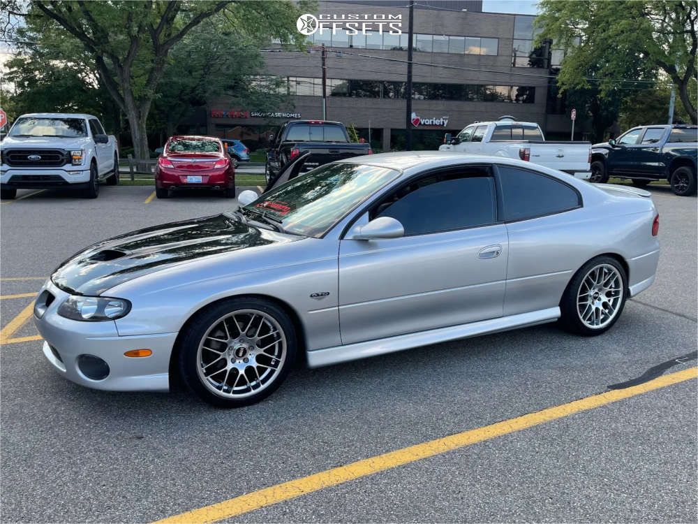 2004 Pontiac GTO with 18x8.5 45 VMR V703 and 245/40R18 Dunlop Sport ...