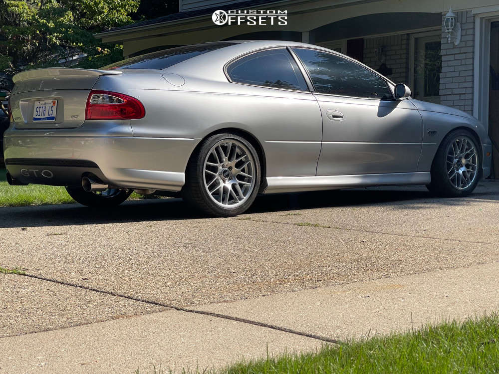2004 Pontiac GTO with 18x8.5 45 VMR V703 and 245/40R18 Dunlop Sport ...