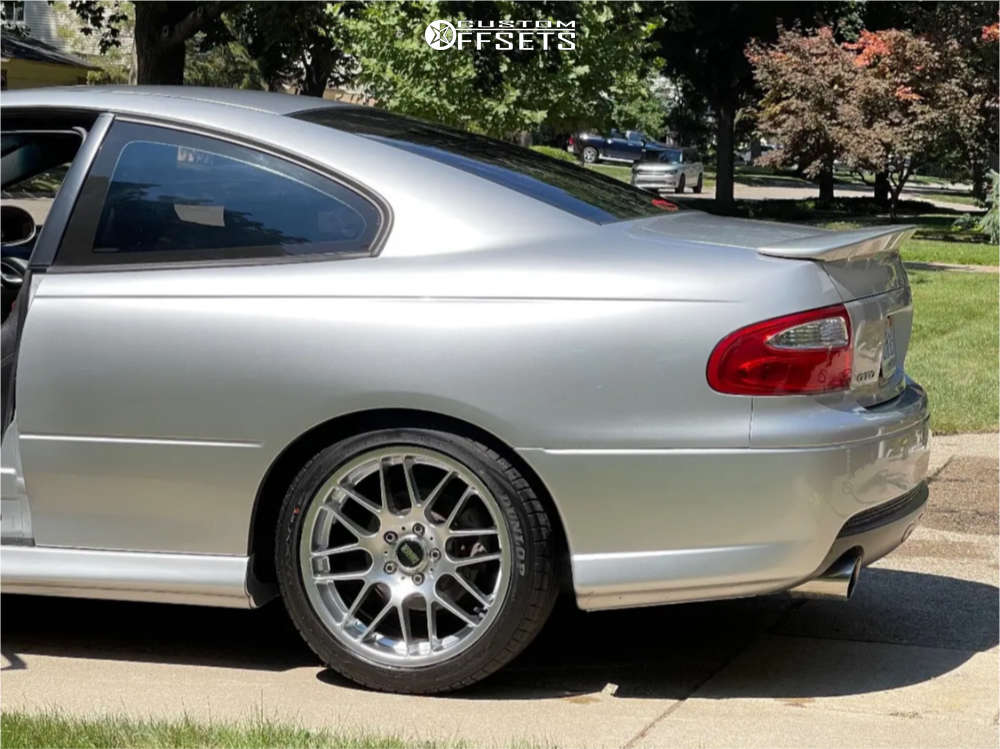 2004 Pontiac GTO with 18x8.5 45 VMR V703 and 245/40R18 Dunlop Sport ...