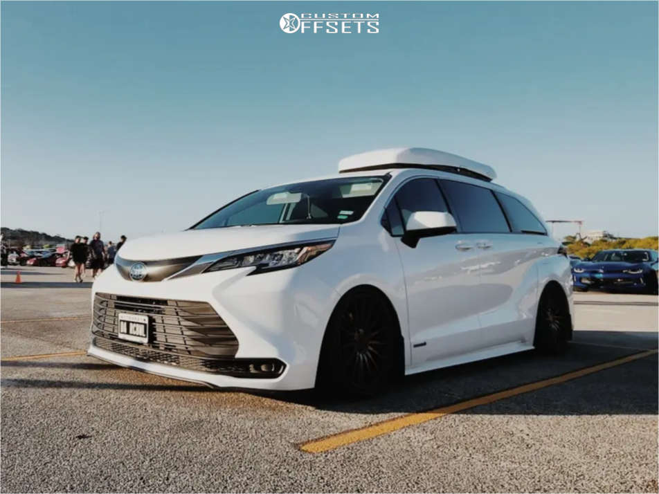 2021 Toyota Sienna with 20x8.5 35 Niche Form and 245/40R20 Landsail ...