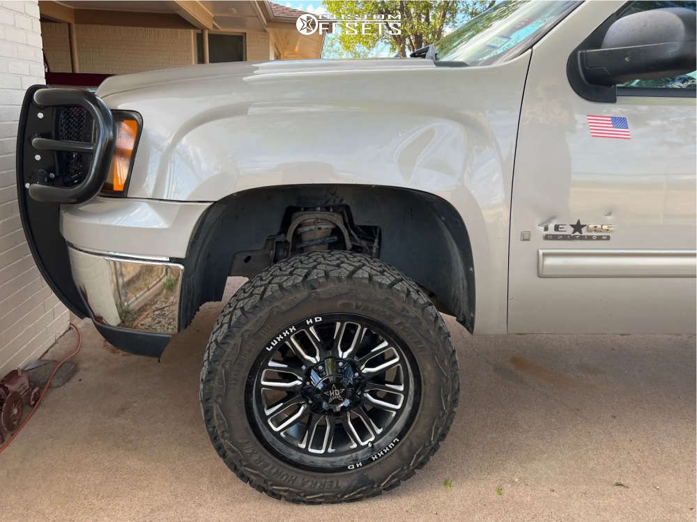 2007 GMC Sierra 1500 with 20x10 -18 Luxxx HD LHD26 and 33/12.5R20 Venom ...