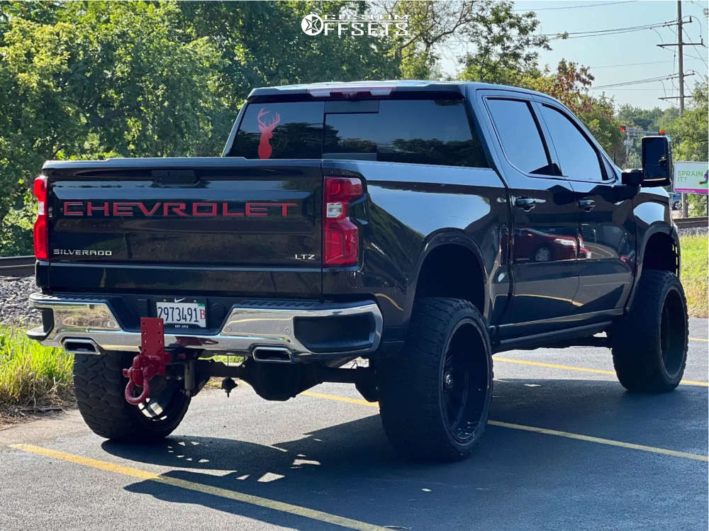 2020 Chevrolet Silverado 1500 with 24x12 -44 TIS 547B and 35/12.5R24 ...