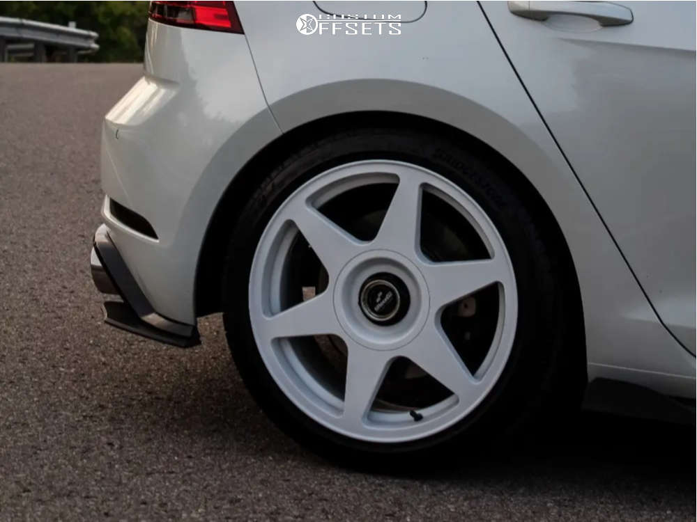 2018 Volkswagen Golf R with 18x8.5 35 Fifteen52 Tarmac Evo and 225 ...