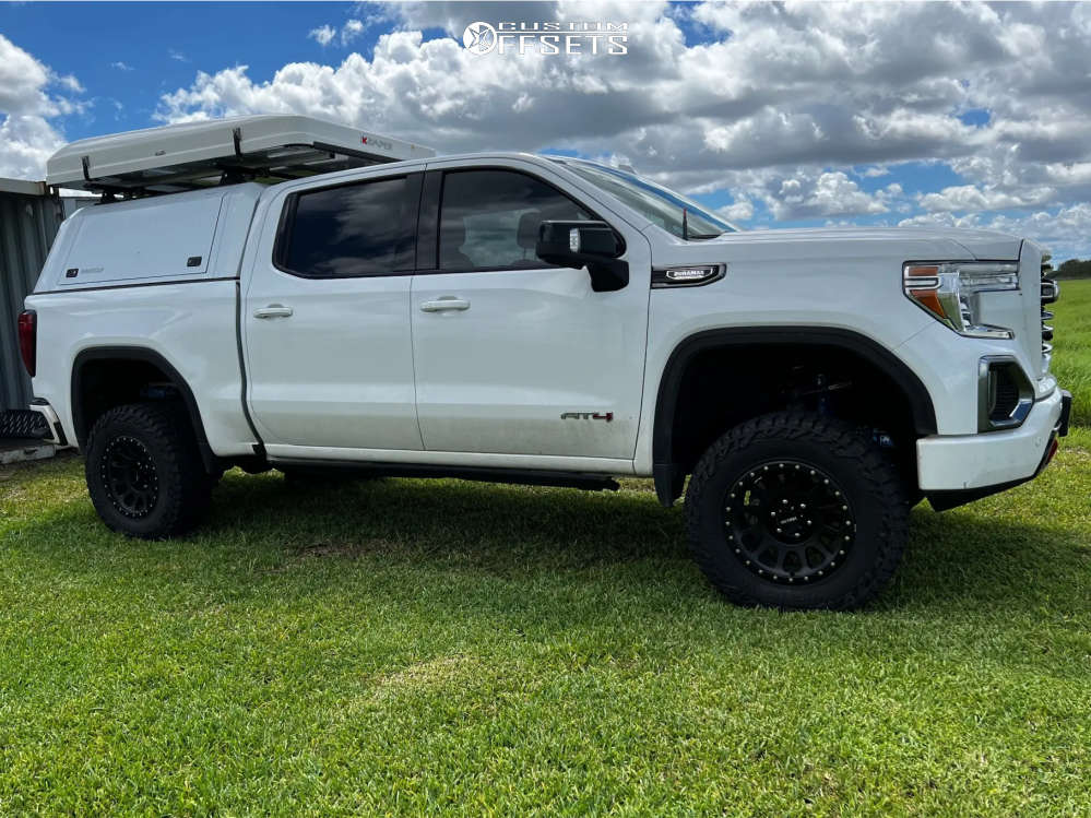2021 GMC Sierra 1500 with 18x9 -12 Method Mr305 and 275/70R18 Mickey ...