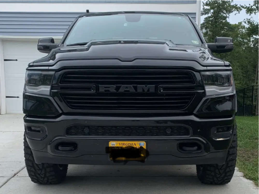 2019 Ram 1500 with 20x10 -19 Hardrock Gunner and 35/12.5R20 Versatyre ...