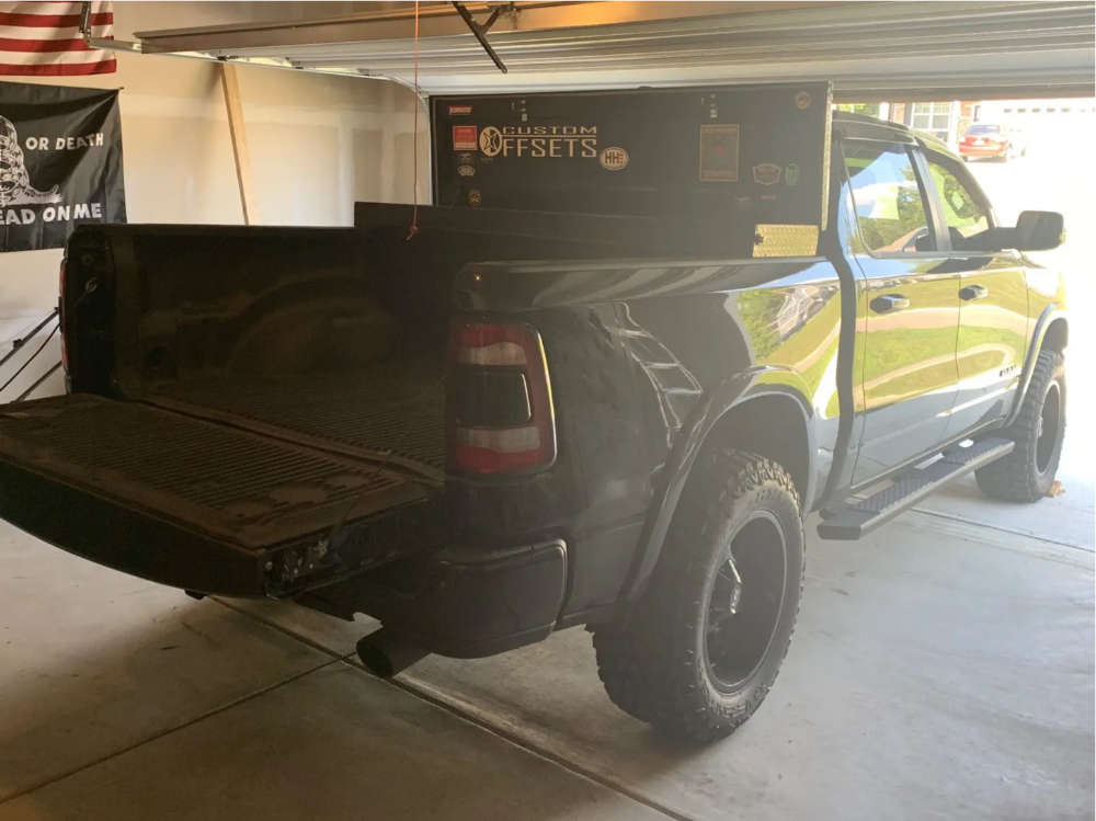 2019 Ram 1500 with 20x10 -19 Hardrock Gunner and 35/12.5R20 Versatyre ...