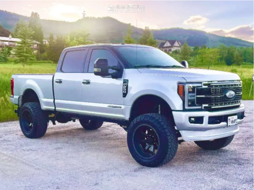 2017 Ford F-250 Super Duty with 22x12 -44 Hostile Alpha and 37/13.5R22 ...