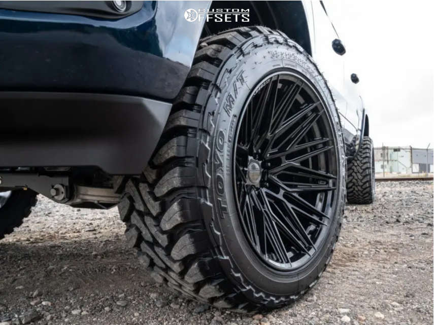 2022 Ram 1500 with 22x12 -44 Vossen Hf6-5 and 35/12.5R22 Toyo Tires ...