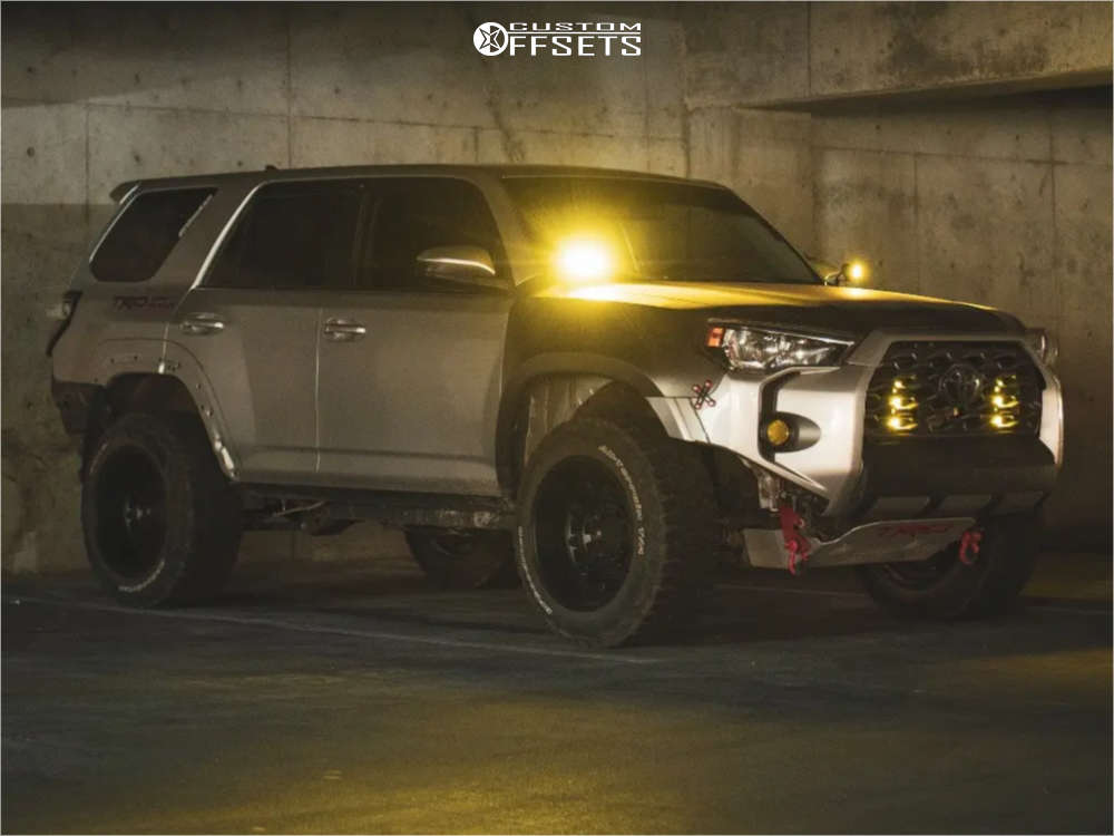2018 Toyota 4Runner with 20x12 -44 Black Rhino Arsenal and 33/12.5R20 ...