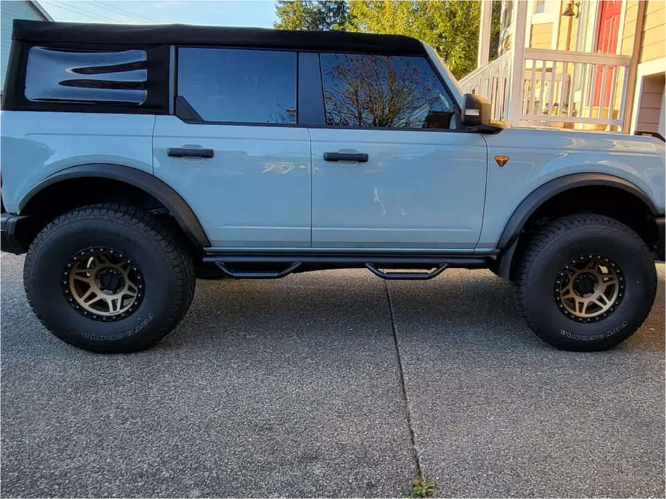 2022 Ford Bronco with 17x9 -12 Method Mr312 and 37/12.5R17 Milestar ...
