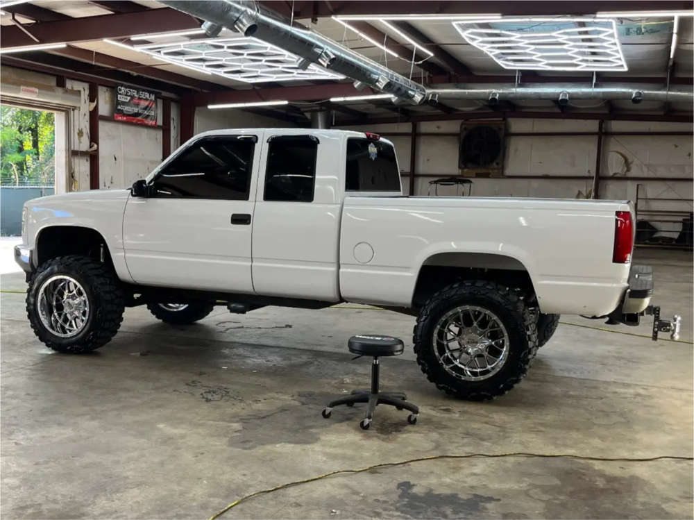 1995 GMC K1500 with 20x12 -44 Moto Metal Mo986 and 35/12.5R20 Nitto Mud ...