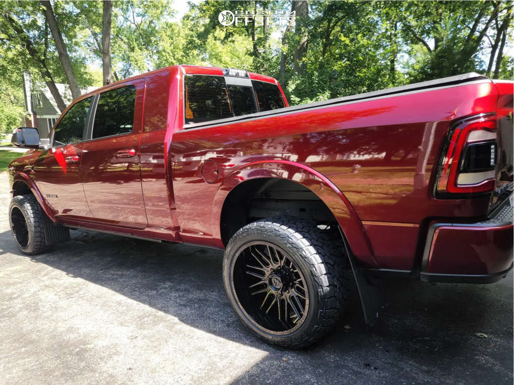 2019 Ram 2500 with 22x12 -44 Gear Off-Road Lumen and 33/12.5R22 Toyo ...