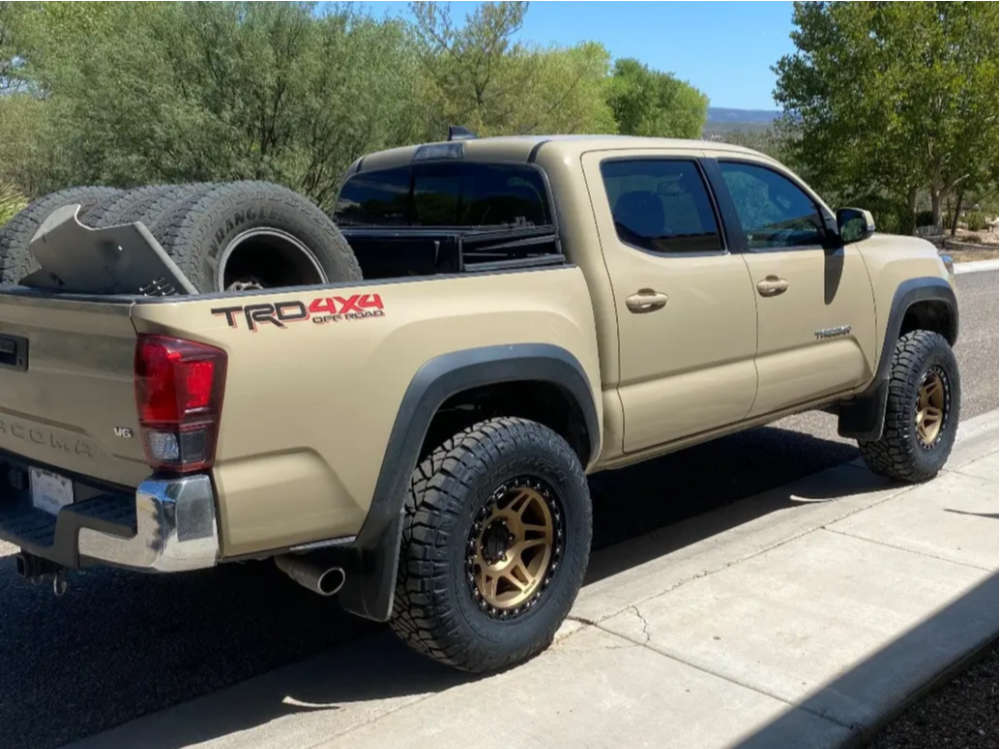 2018 Toyota Tacoma with 17x9 -12 Method Mr312 and 33/12.5R17 Nitto ...
