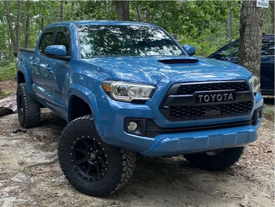 2019 Toyota Tacoma with 17x8.5 0 Icon Alloys Rebound and 33/12.5R17 ...