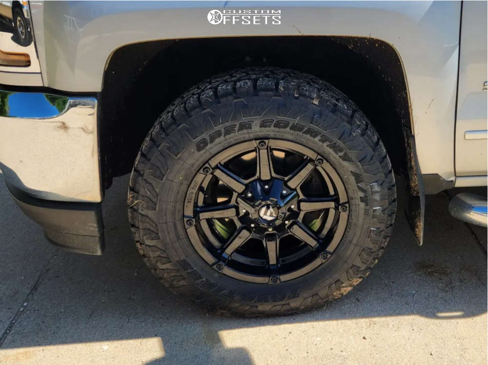 2018 Chevrolet Silverado 1500 with 18x9 19 Fuel Coupler and 285/65R18 ...