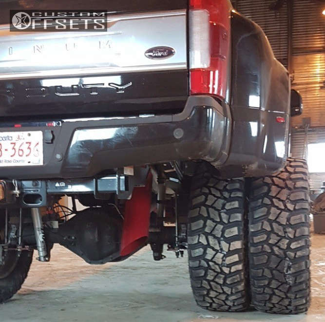 2017 Ford F-450 Super Duty with 22x8.25 175 Alcoa Super Single and 37/ ...