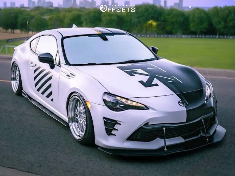 2019 Toyota 86 with 18x9.5 35 ESR Sr05 and 225/40R18 Sumitomo Htr A/s ...