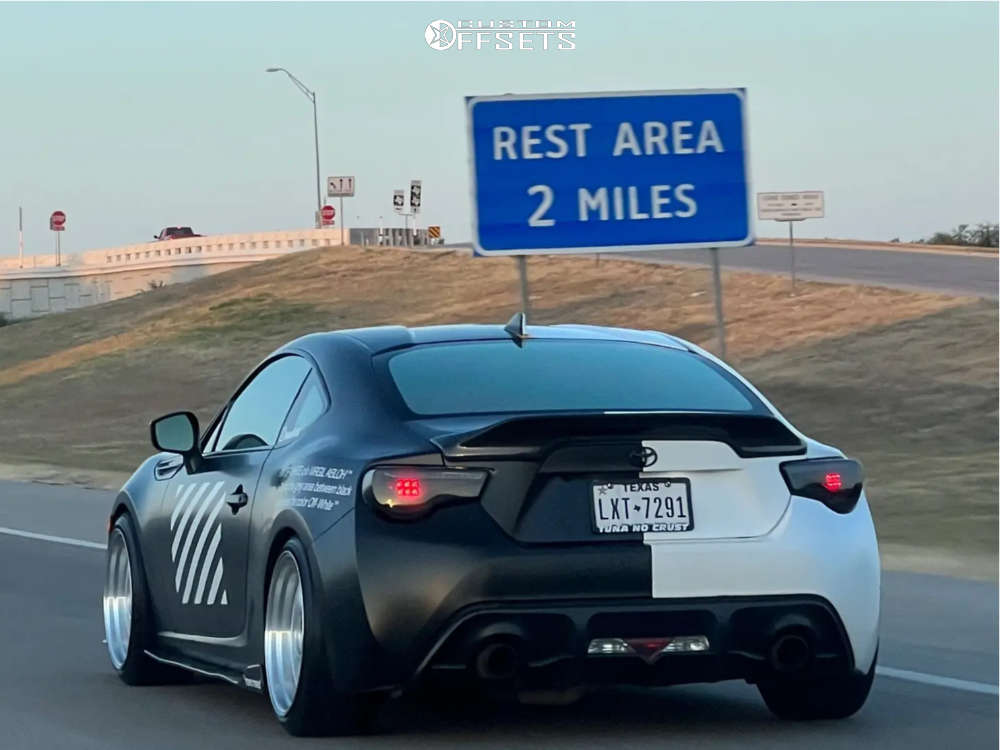 2019 Toyota 86 with 18x9.5 35 ESR Sr05 and 225/40R18 Sumitomo Htr A/s ...