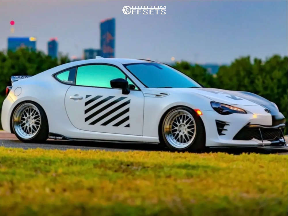 2019 Toyota 86 with 18x9.5 35 ESR Sr05 and 225/40R18 Sumitomo Htr A/s ...