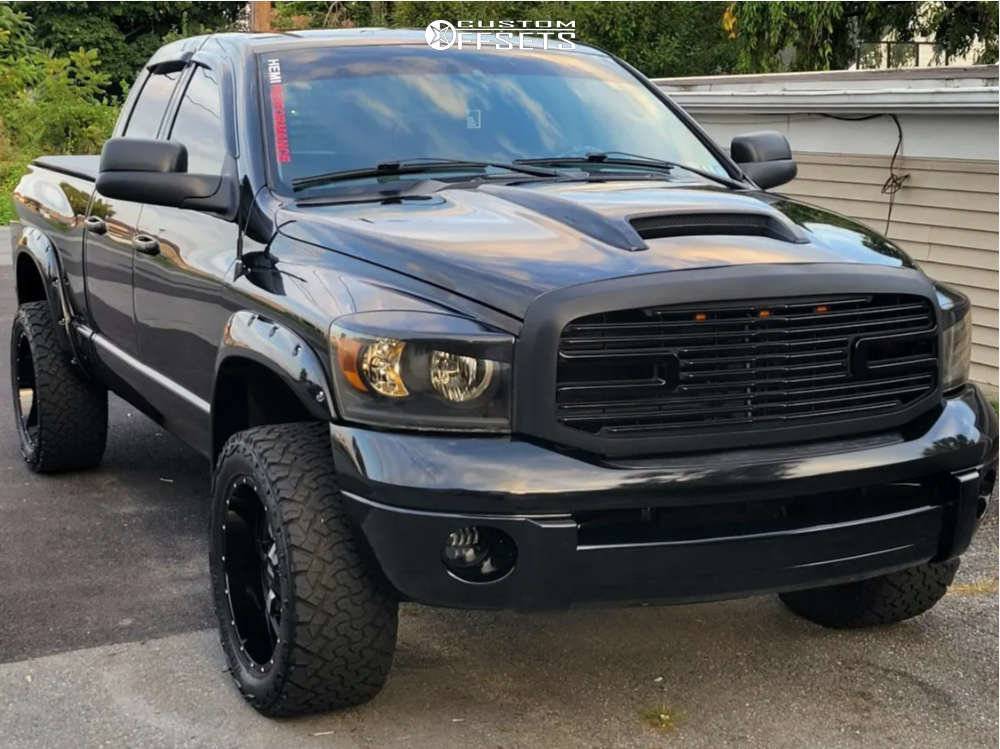 2007 Dodge Ram 1500 with 20x10 -24 Moto Metal Mo970 and 33/12.5R20 ...
