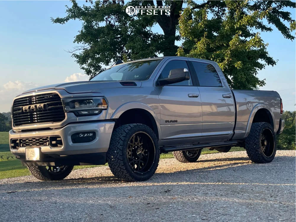 2021 Ram 2500 with 22x10 -19 Vision Rocker and 33/12.5R22 Venom Power ...
