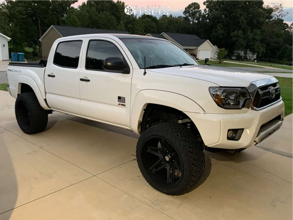 2013 Toyota Tacoma with 22x12 -51 Vision Razor and 305/40R22 Venom ...