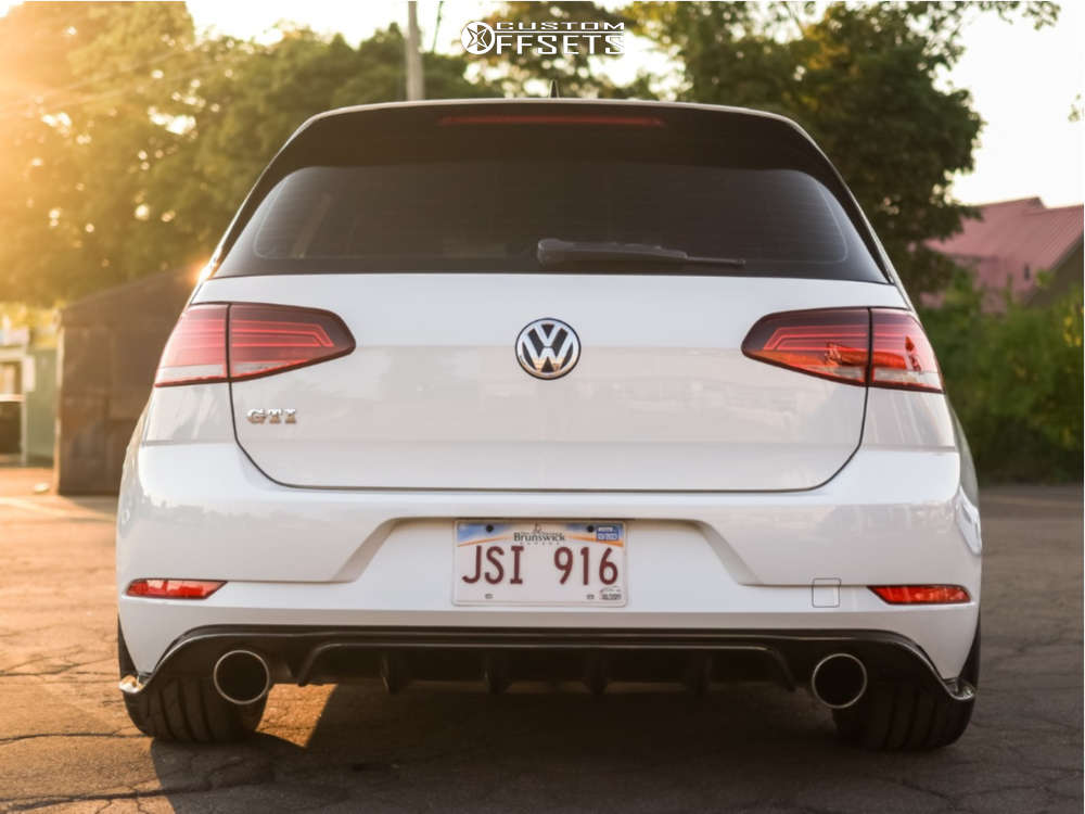 2018 Volkswagen GTI with 18x8.5 45 Superspeed Rf03rr and 255/35R18 ...