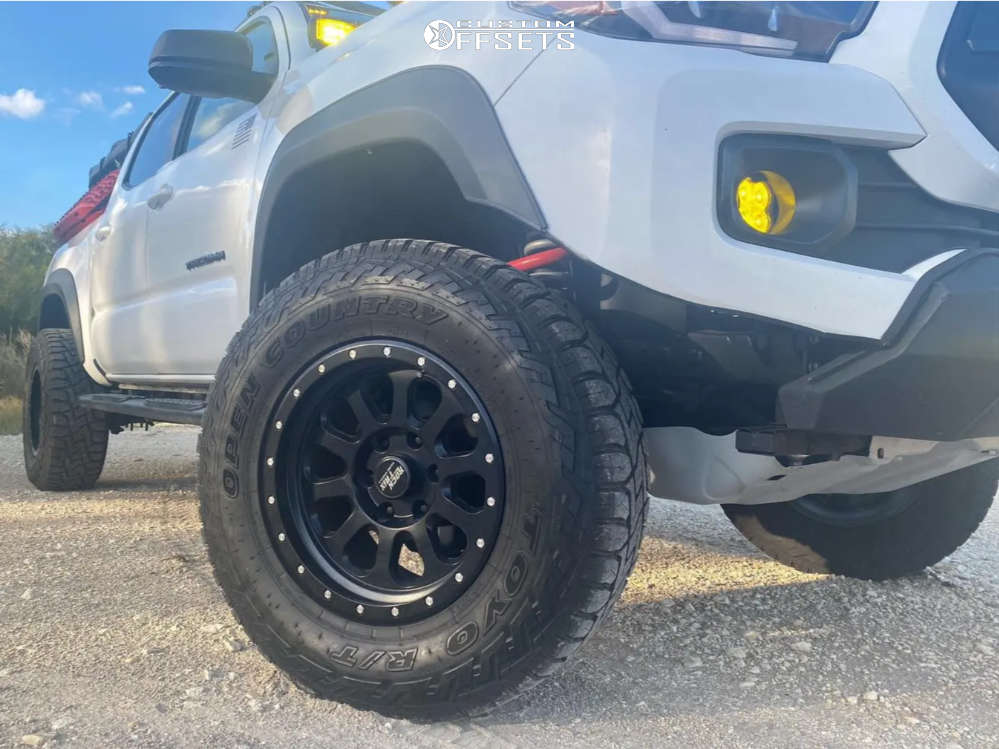 2020 Toyota Tacoma with 17x9 -12 Rock Trix RT111 and 285/70R17 Toyo ...