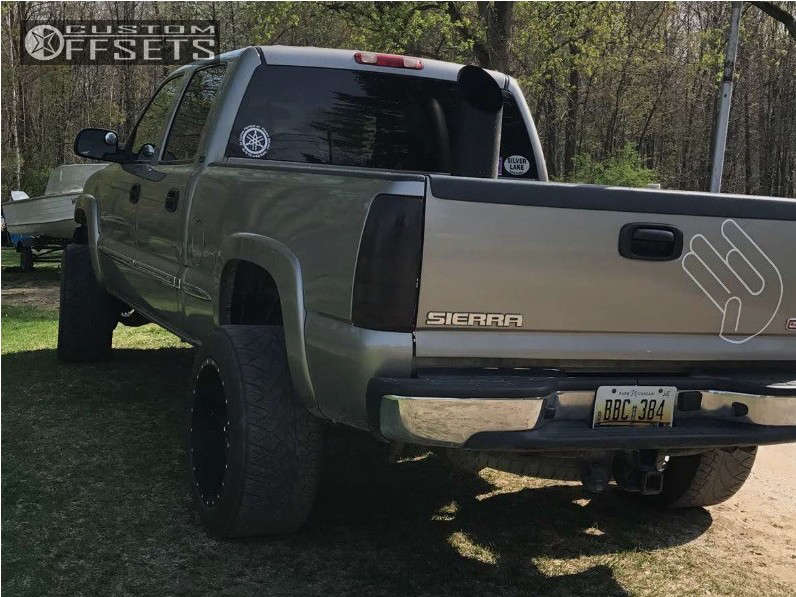 2002 GMC Sierra 2500 HD with 20x12 -44 Moto Metal Mo975 and 305/50R20 ...