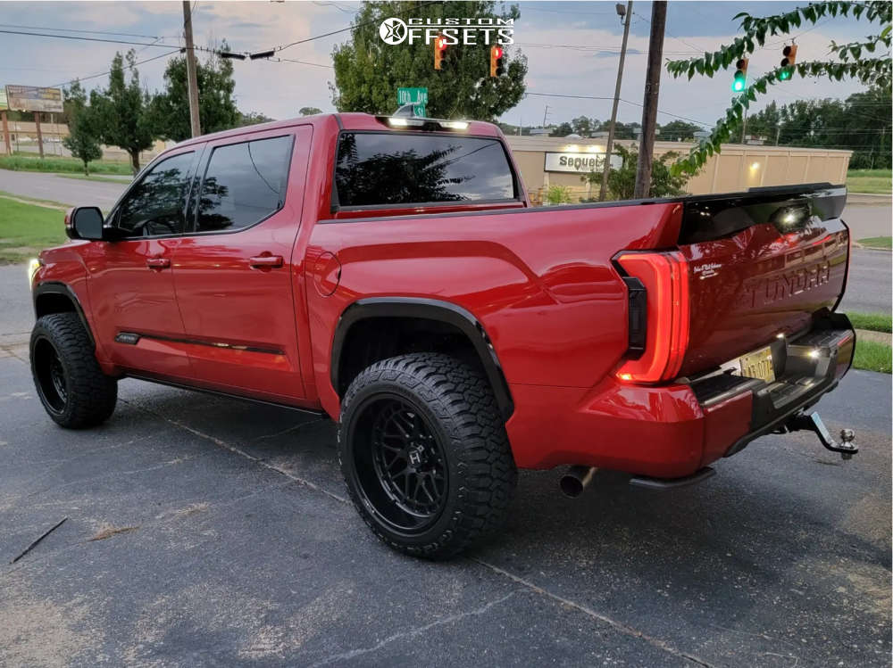 2022 Toyota Tundra with 22x12 -44 Hostile Reaper and 35/12.5R22 Fury ...