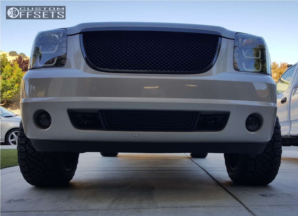 2009 GMC Yukon XL 1500 with 20x12 -44 Fuel Octane and 33/12.5R20 Nitto ...
