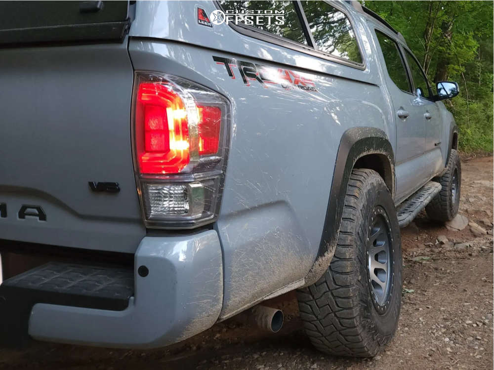 2020 Toyota Tacoma with 17x9 -12 Fuel Vector and 285/70R17 Toyo Tires ...