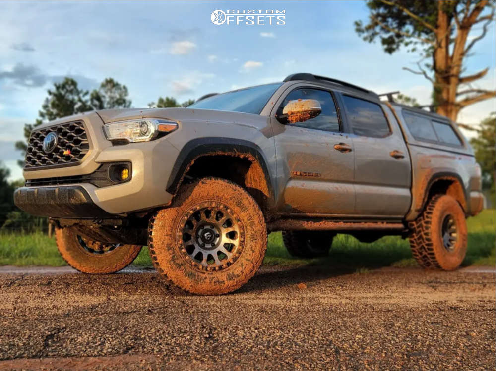 2020 Toyota Tacoma with 17x9 -12 Fuel Vector and 285/70R17 Toyo Tires ...