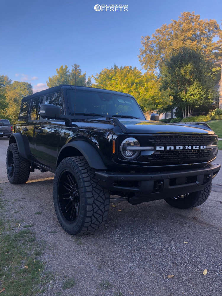 2022 Ford Bronco with 22x10 -12 Gear Off-Road Lumen and 35/12.5R22 ...