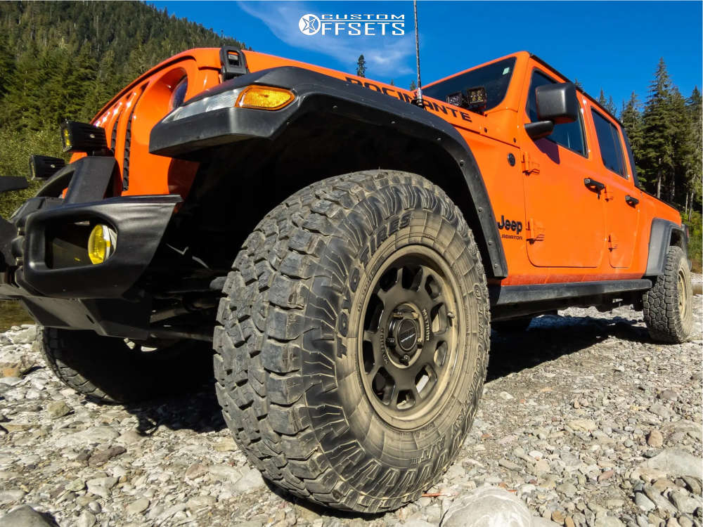2020 Jeep Gladiator with 17x8.5 25 Method Mr705 and 35/11.5R17 Toyo ...