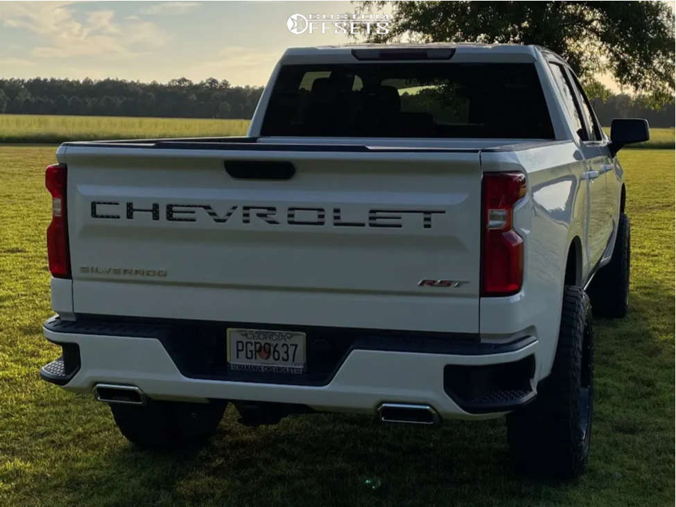 2022 Chevrolet Silverado 1500 with 20x10 -18 Fuel Maverick and 35/11 ...