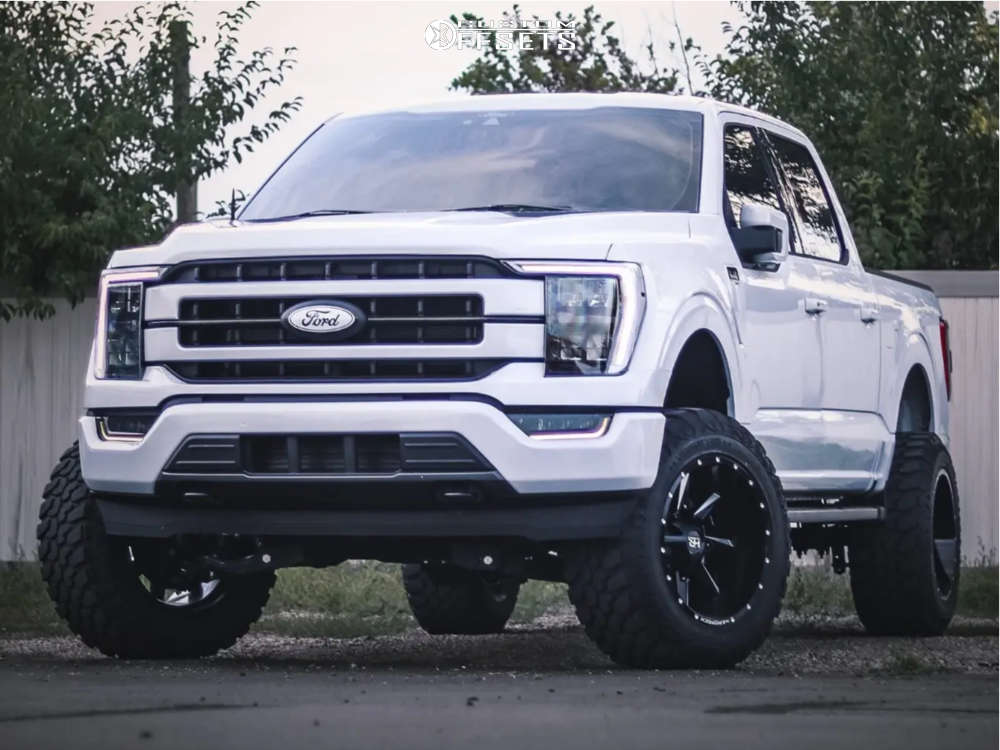 2022 Ford F-150 with 20x12 -44 Hardrock H703 and 35/12.5R20 Versatyre ...