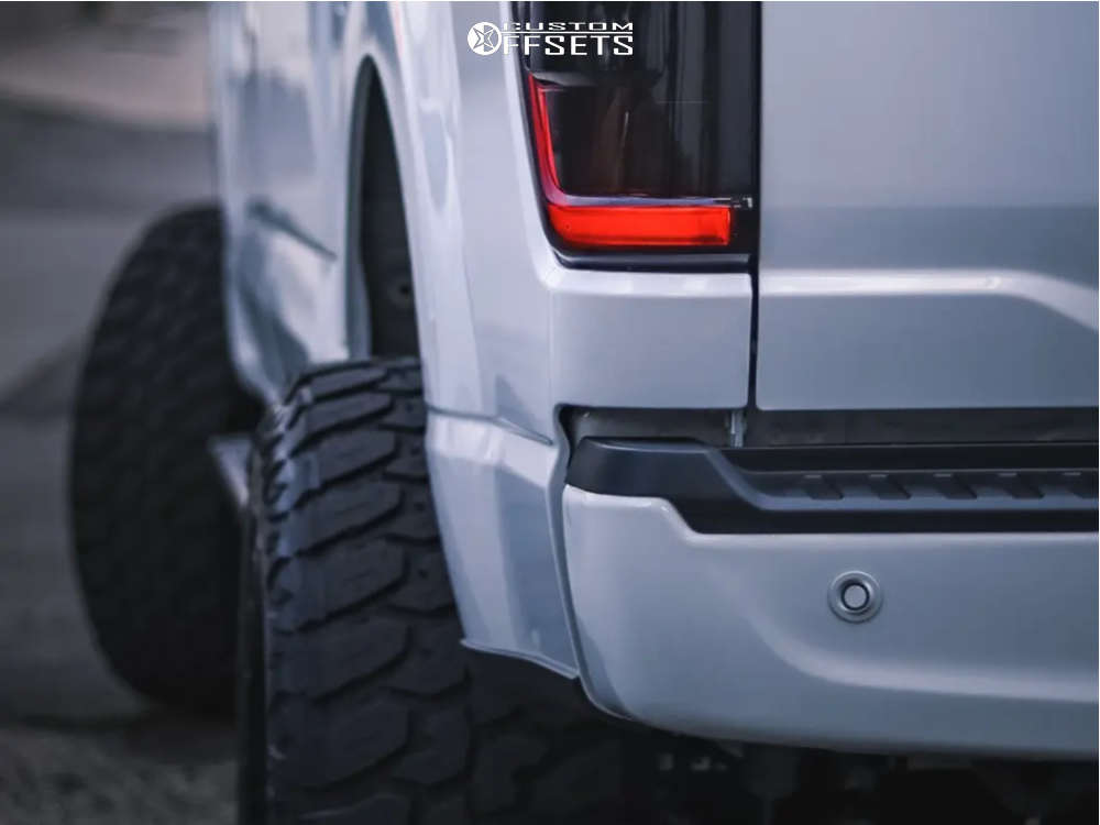 2022 Ford F-150 with 20x12 -44 Hardrock H703 and 35/12.5R20 Versatyre ...