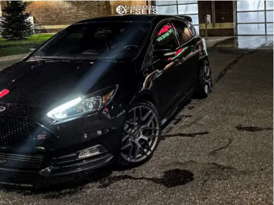 2015 Ford Focus with 20x9.5 33 RTR Tech 7 and 245/35R20 Nitto Nt555 G2 ...