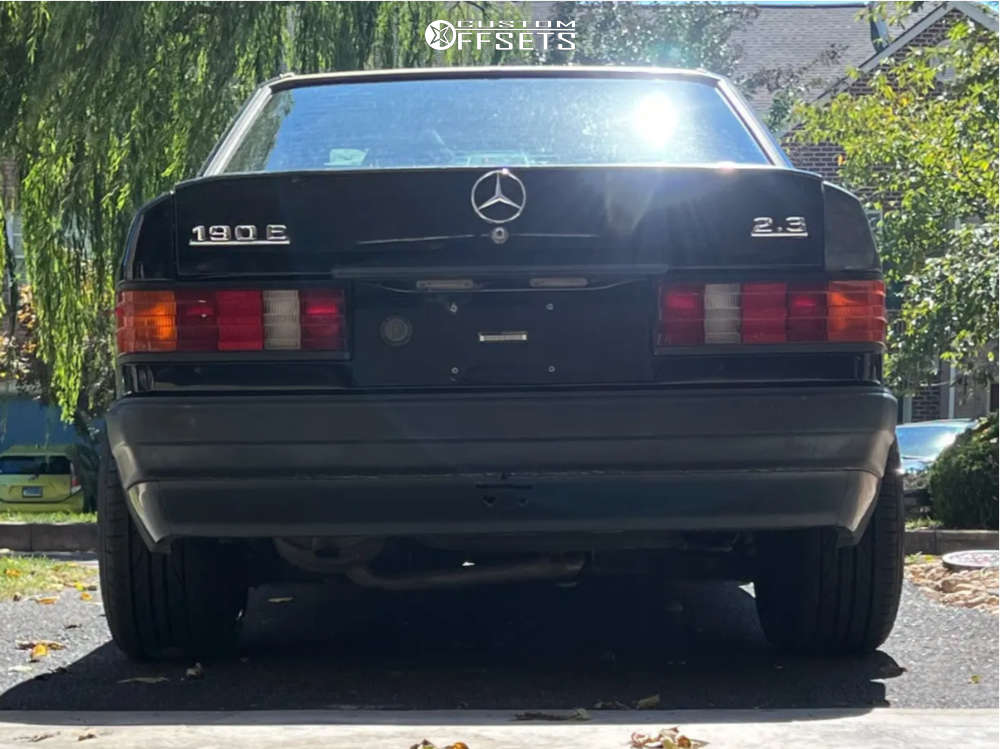 1993 Mercedes-Benz 190E with 17x8.5 15 JNC Jnc004 and 205/35R17 Lexani ...