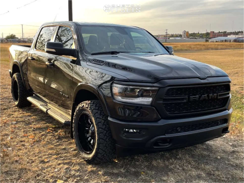 2022 Ram 1500 with 20x10 -19 Fuel Sledge D595 and 33/12.5R20 Venom ...