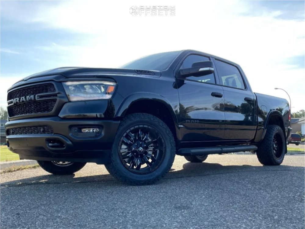 2022 Ram 1500 with 20x10 -19 Fuel Sledge D595 and 33/12.5R20 Venom ...