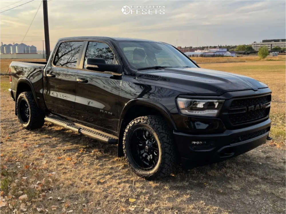 2022 Ram 1500 with 20x10 -19 Fuel Sledge D595 and 33/12.5R20 Venom ...