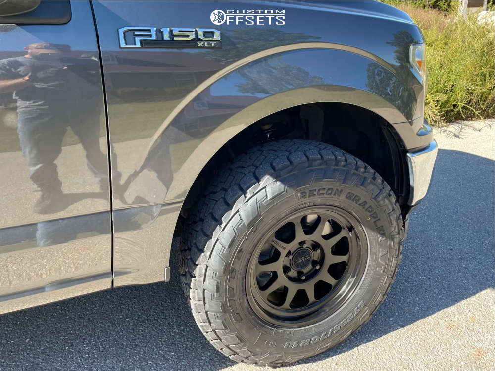 2018 Ford F-150 with 18x9 18 Method Mr316 and 295/70R18 Nitto Recon ...