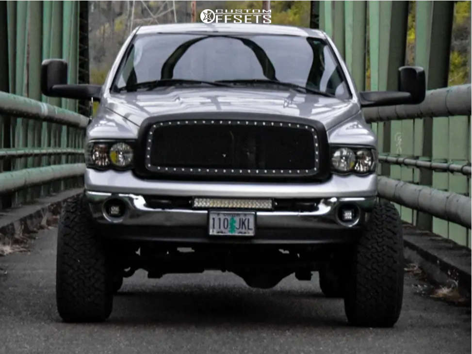 2005 Dodge Ram 2500 with 22x14 -76 Vision Spyder and 35/12.5R22 Venom ...