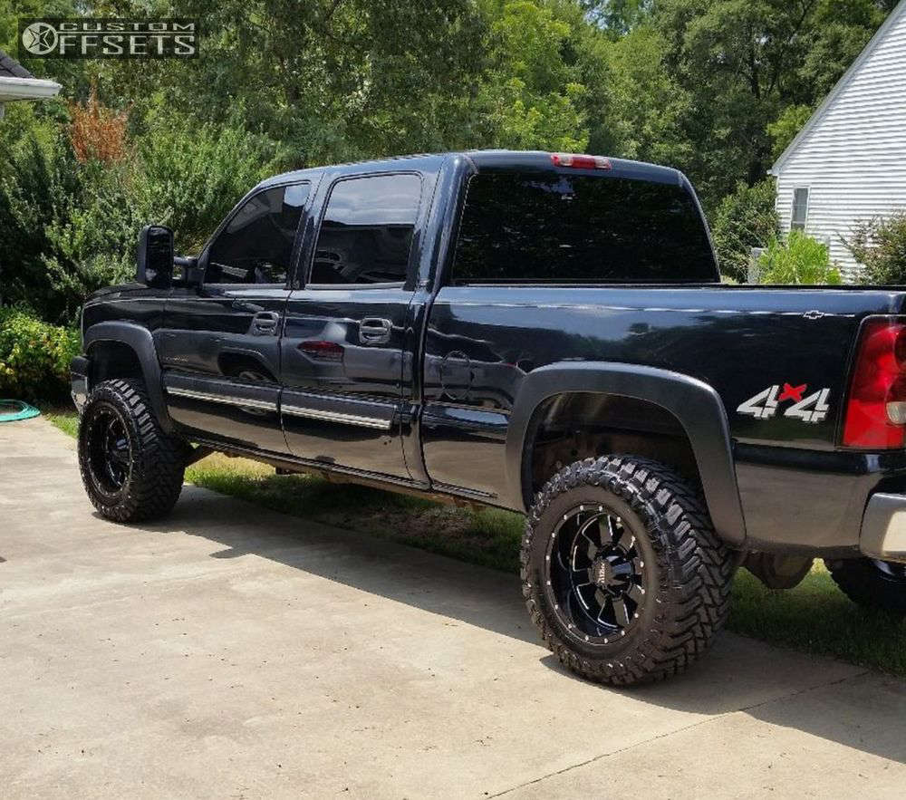 2004 Chevrolet Silverado 2500 with 18x10 -24 Moto Metal MO962 and 33/12 ...