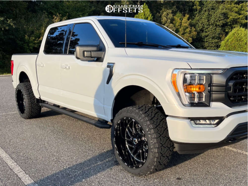 2021 Ford F-150 with 22x12 -44 TIS 544BM and 33/12.5R22 Venom Power ...