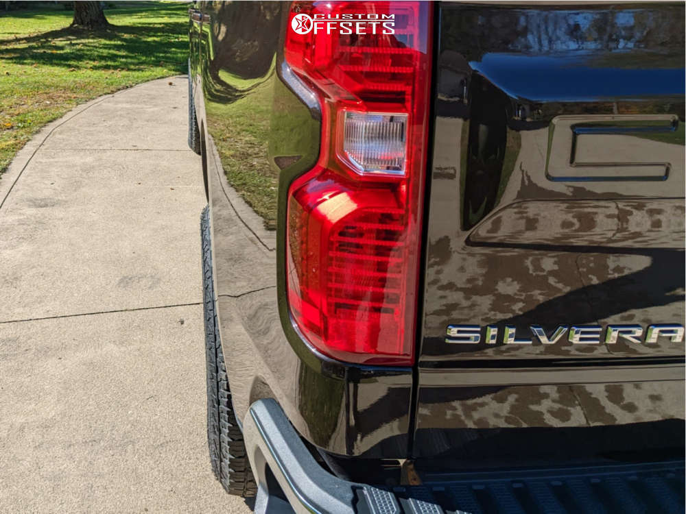 2019 Chevrolet Silverado 1500 with 18x9 Vision Manx and 265/70R18 Nexen ...