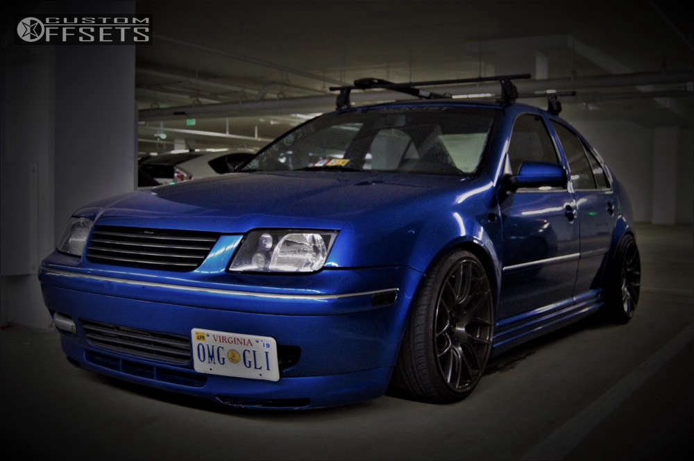 2005 Volkswagen Jetta with 18x8.75 20 XXR 530 and 215/35R18 Nankang NS ...