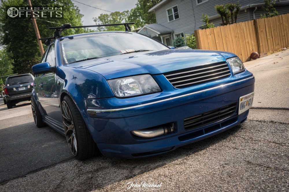 2005 Volkswagen Jetta with 18x8.75 20 XXR 530 and 215/35R18 Nankang NS ...